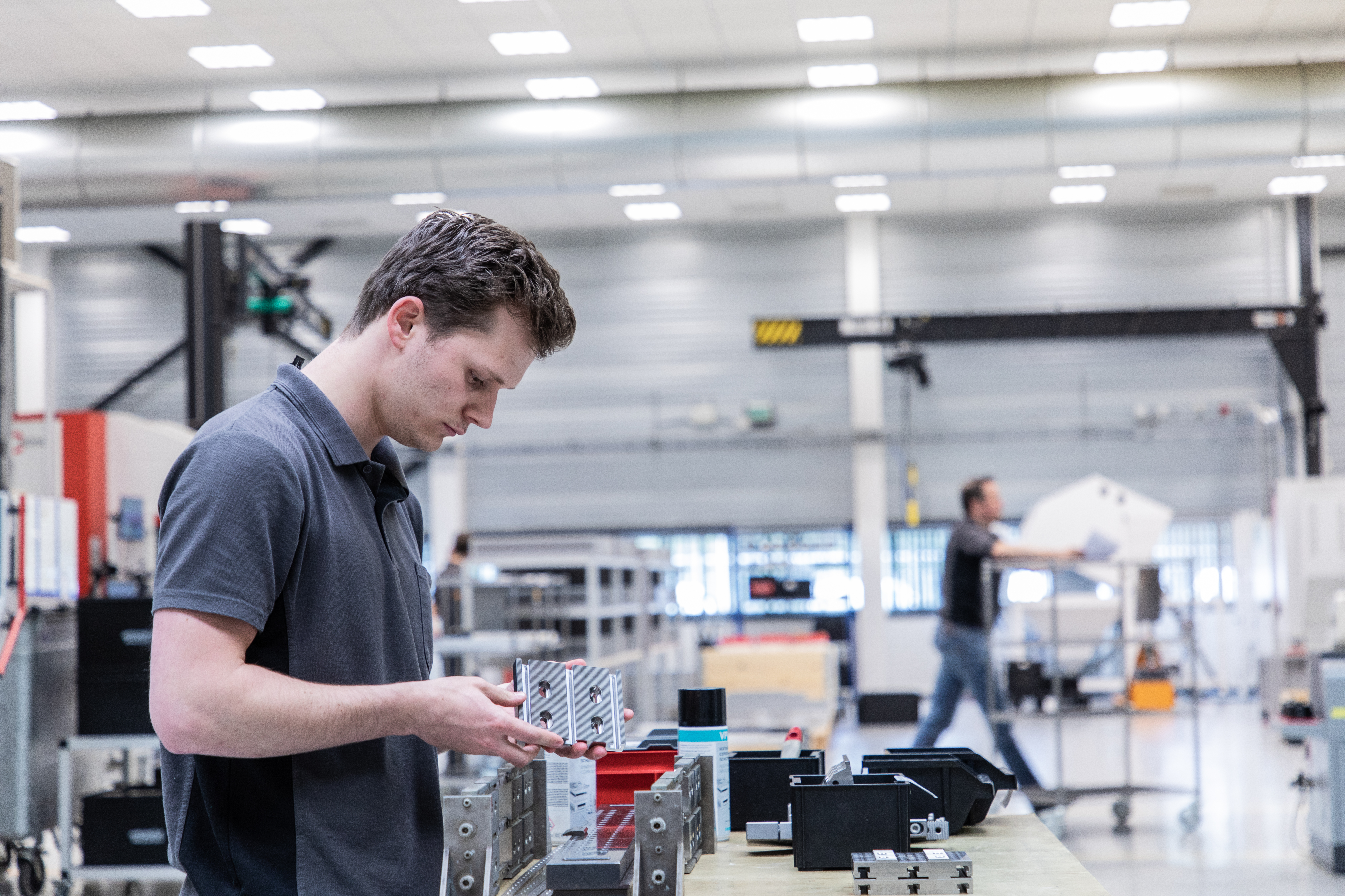 Producing with highly-automated milling machines | Prodrive Technologies