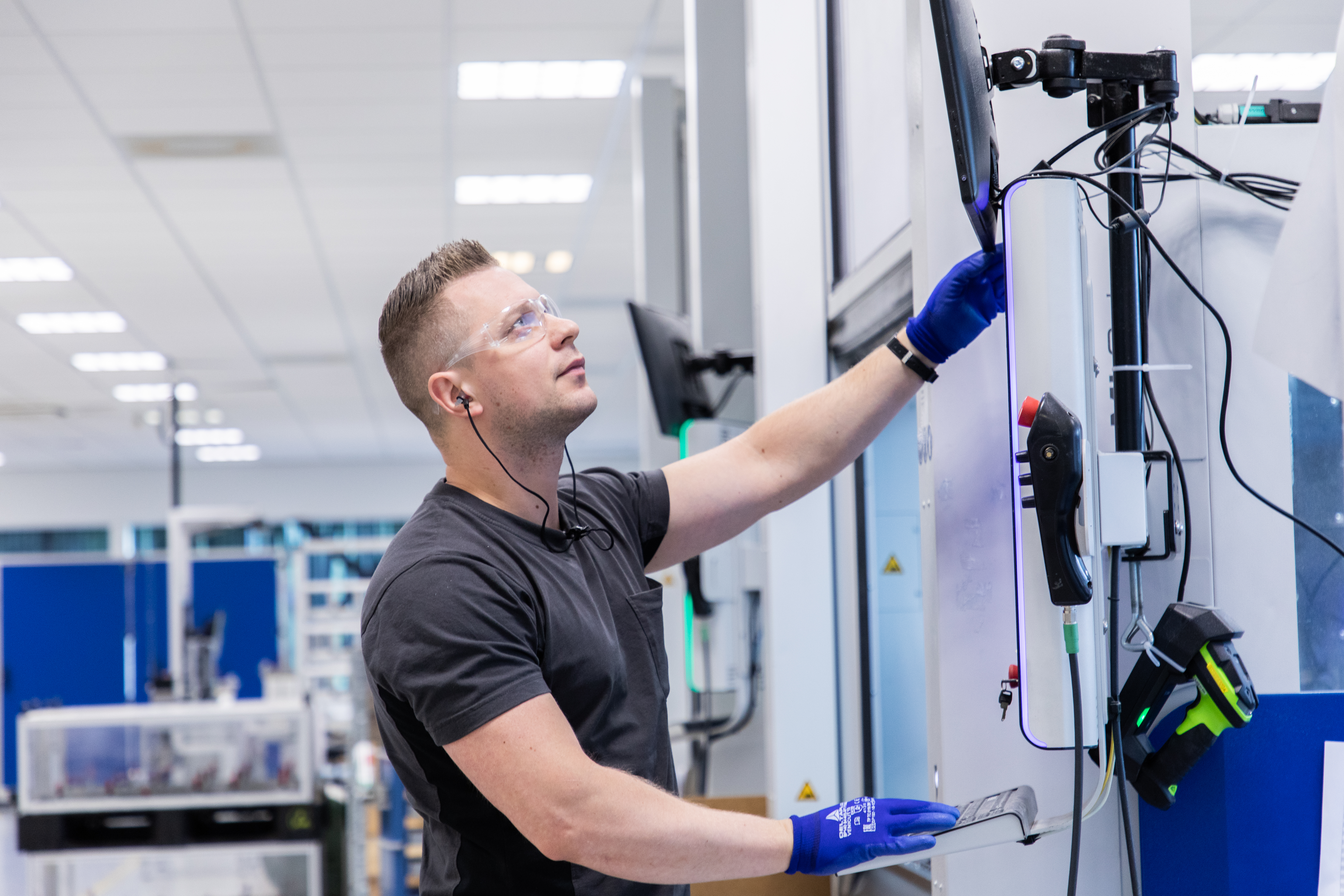 Producing with highly-automated milling machines | Prodrive Technologies